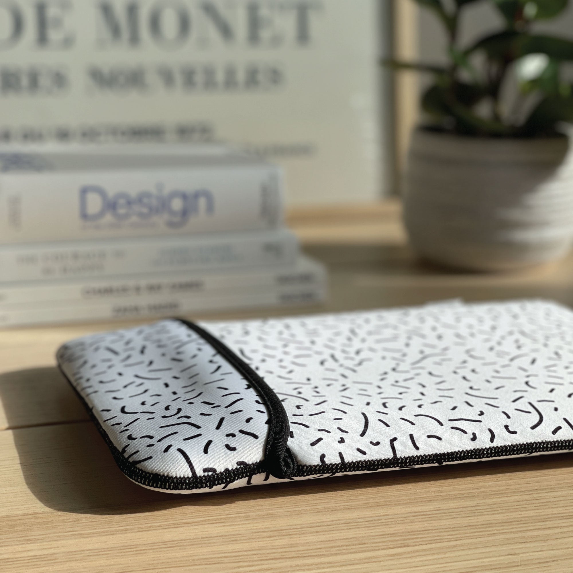 White Marble 15-inch Laptop Sleeve - Uniqfind